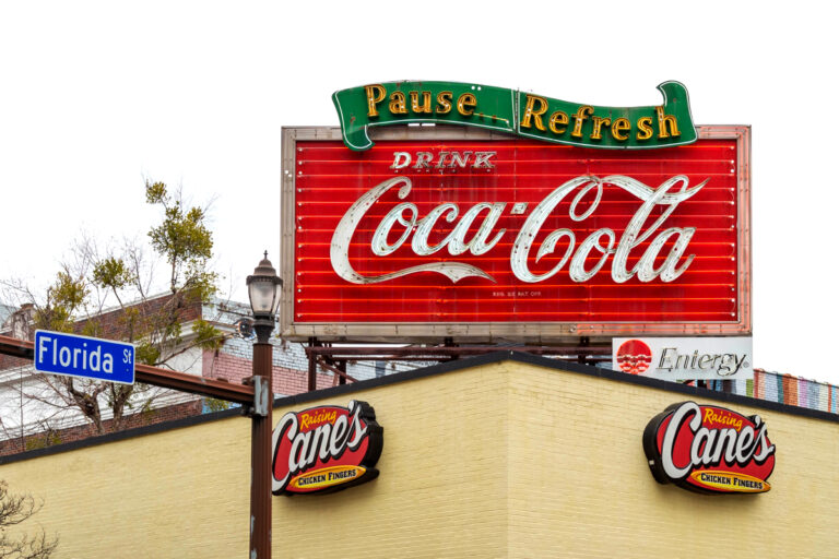 The 20 Most Iconic Signs in the United States - Travelmag
