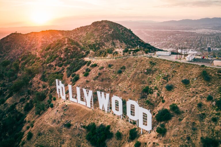 The 20 Most Iconic Signs in the United States - Travelmag
