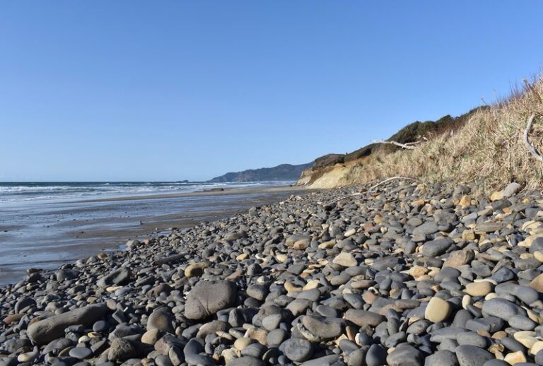 10 Oregon Beaches Where You Can Hunt For Sea Glass Like A Modern-Day ...