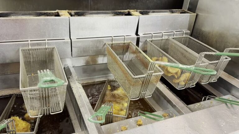 This No-Nonsense New Orleans, Louisiana, Counter Has Been Serving ...